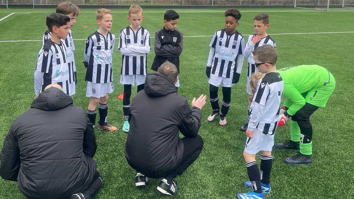 Geen doelpunten, wel veel spektakel bij JO11-1 | v.v. Dubbeldam