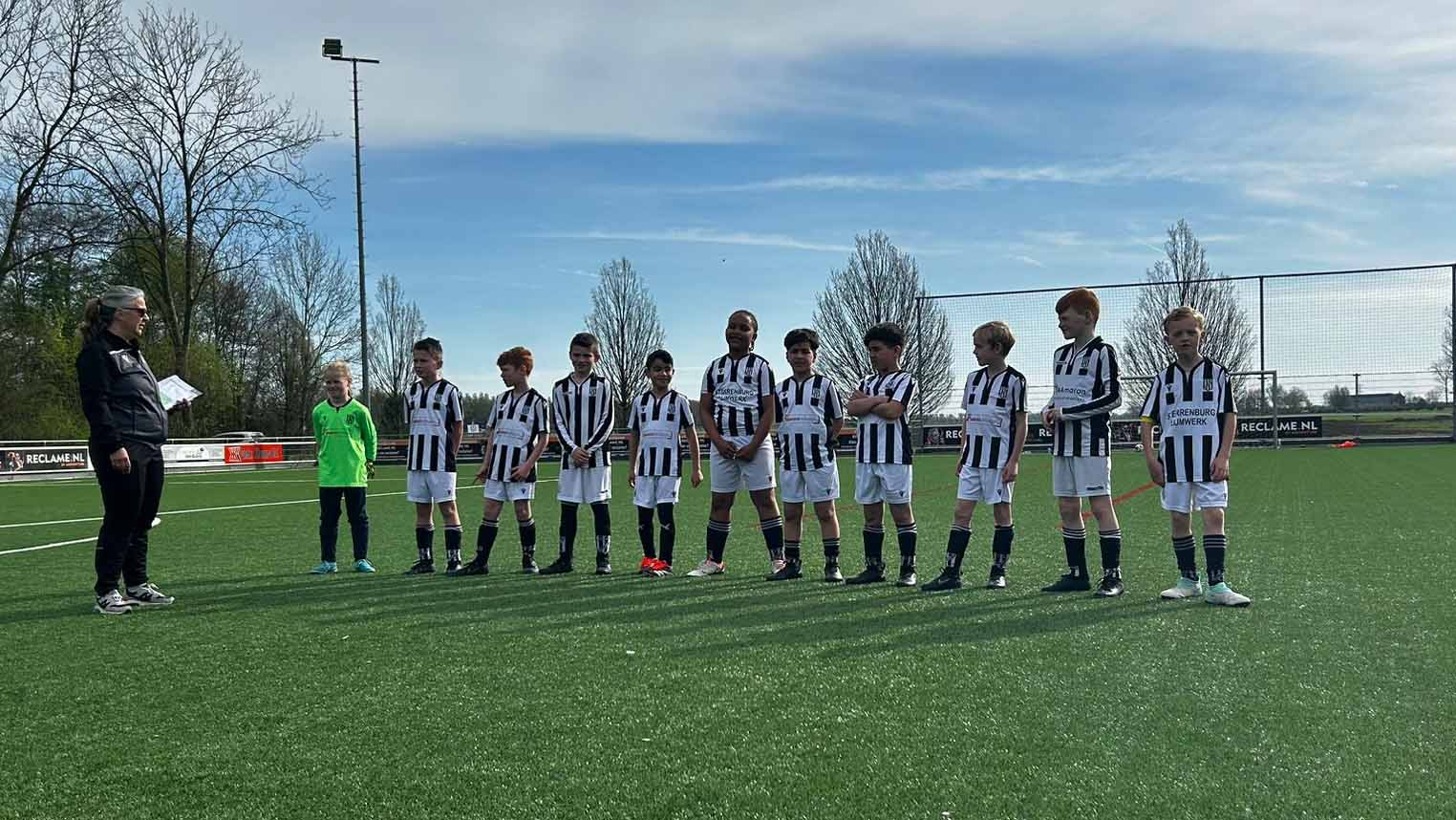 Opwindend begin op nieuw veld | v.v. Dubbeldam