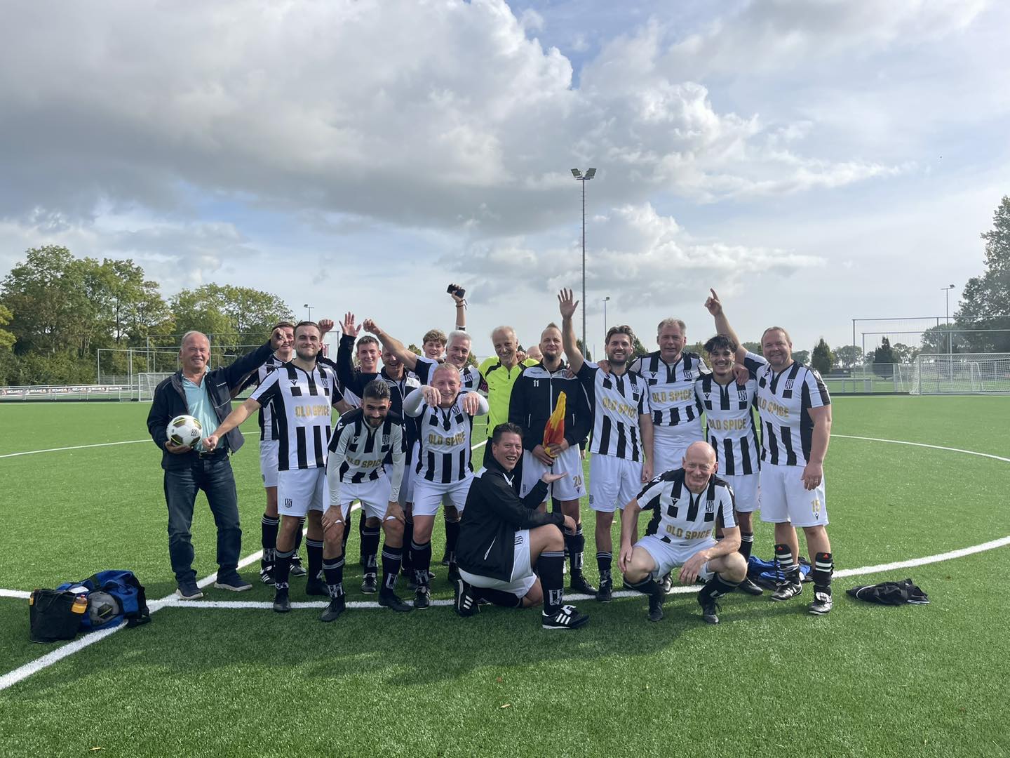 Dubbeldam 4 zet scheidsrechter in het zonnetje | v.v. Dubbeldam